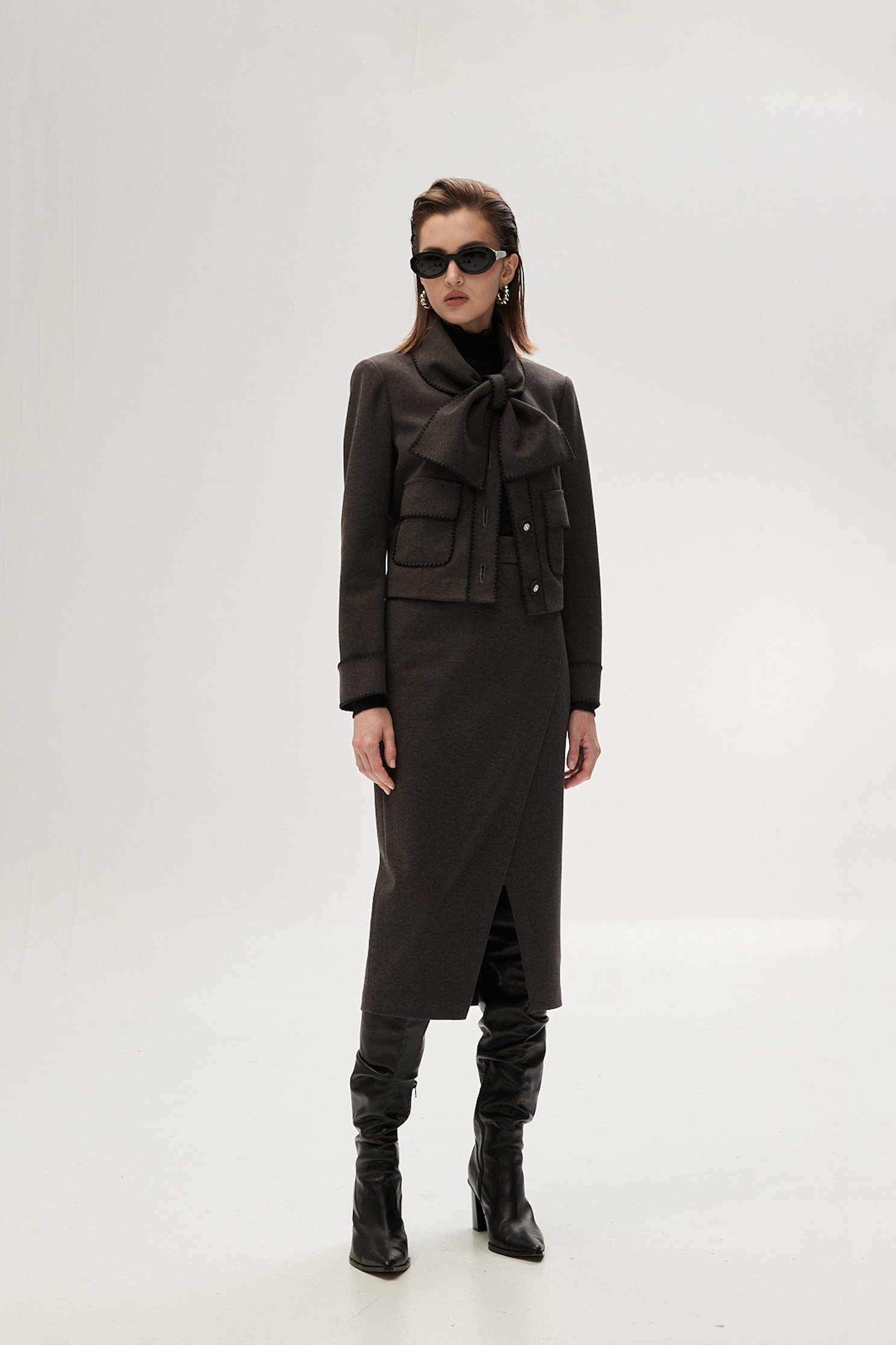 循環灰薄毛料窄裙 | iROO輕奢時尚女裝洋裝品牌│輕奢華 週時尚 愛自己 不打折