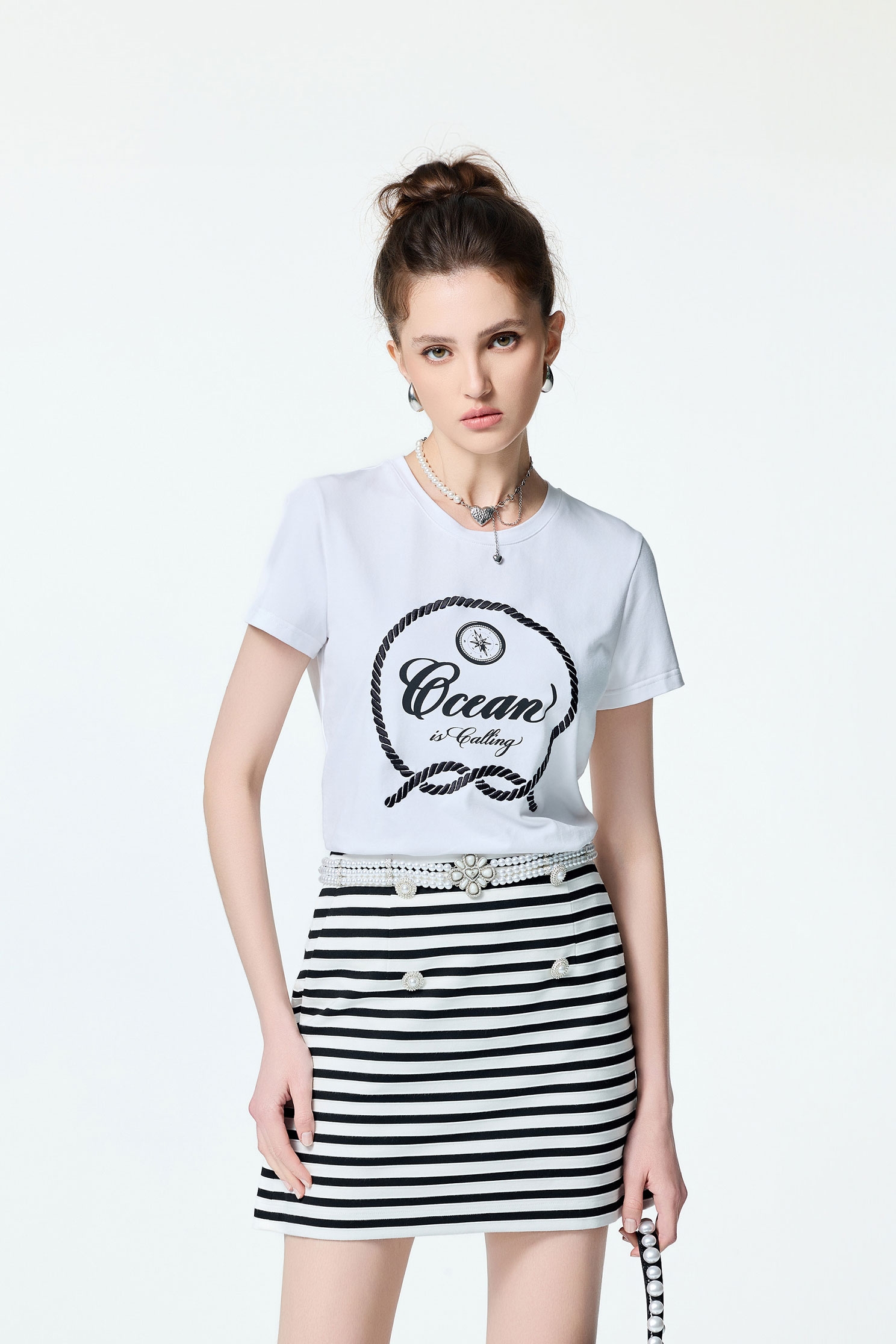 海洋繩索繡花T恤 | iROO輕奢時尚女裝洋裝品牌│輕奢華 週時尚 愛自己 不打折