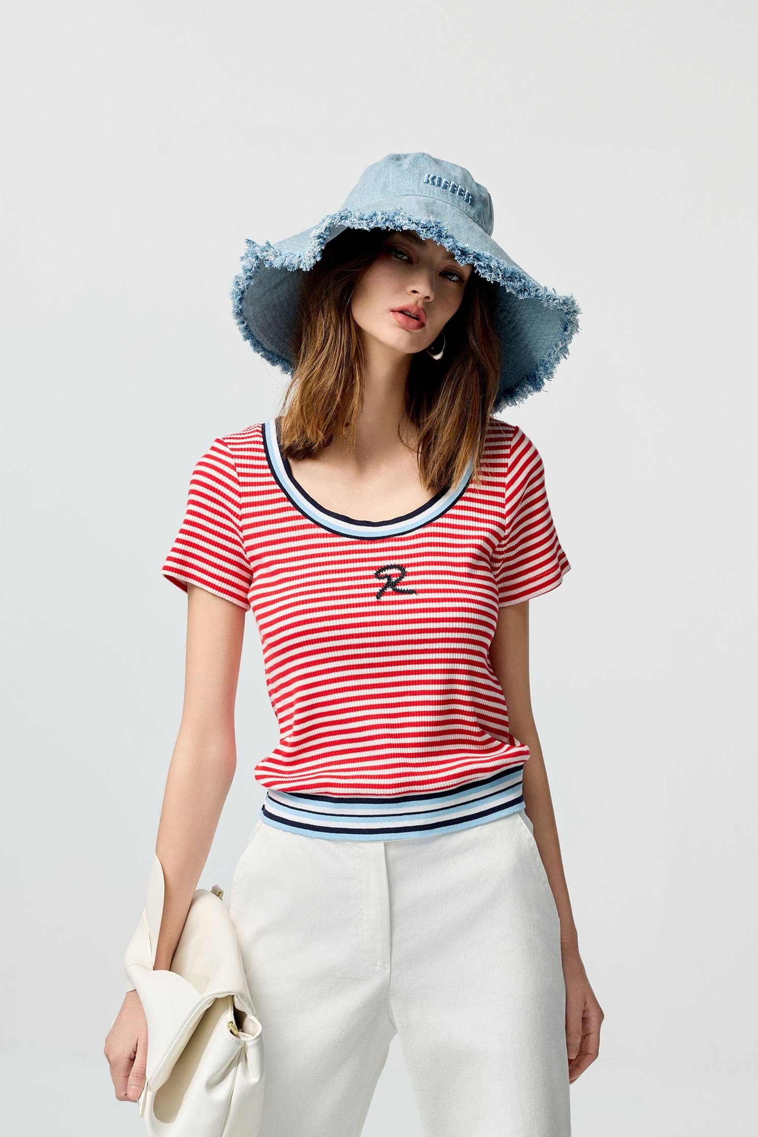 紅白條大U領短袖T | iROO輕奢時尚女裝洋裝品牌│輕奢華 週時尚 愛自己 不打折